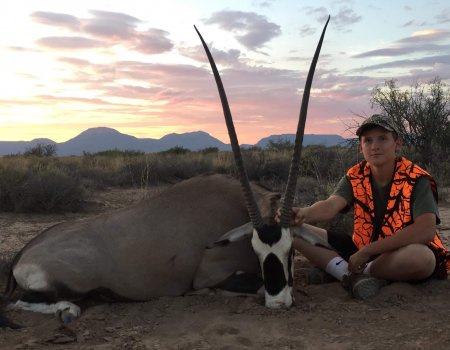 YOUTH ORYX HUNTS ON NEW MEXICO’S WHITESANDS MISSEL RANGE