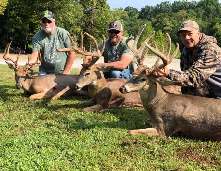 Outfitted Kentucky Trophy Whitetail Hunting Guide